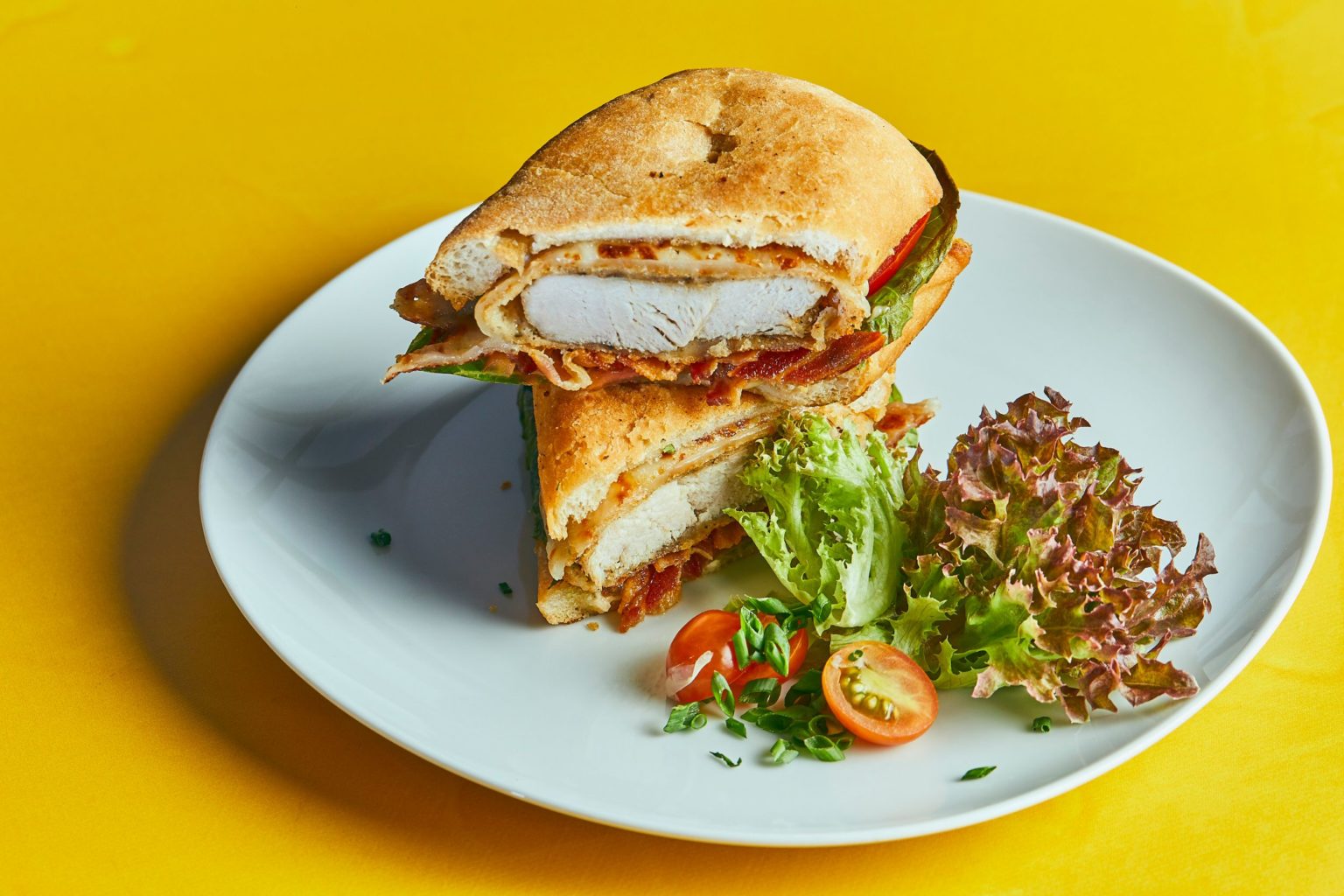 Panini de Pollo Crispy con Queso BLT | Las Hadas To Go