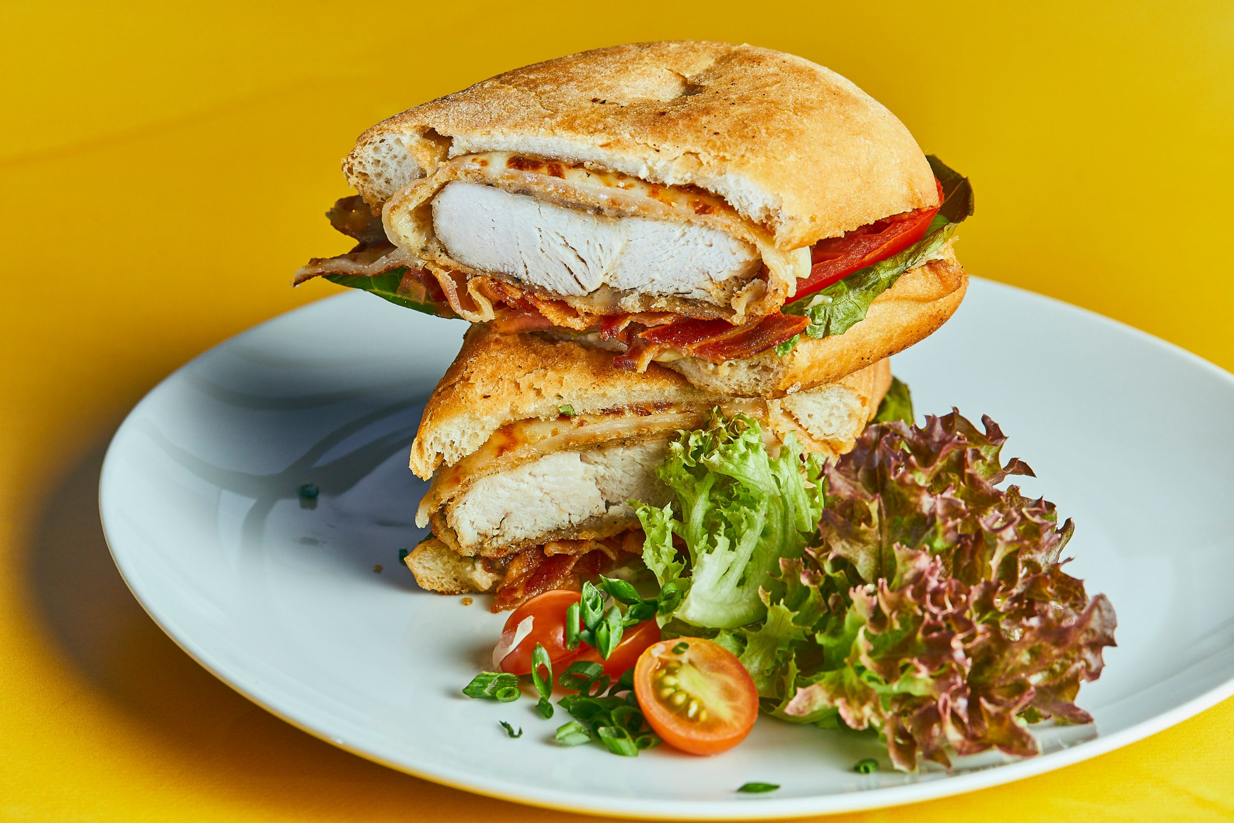 Panini de Pollo Crispy con Queso BLT | Las Hadas To Go