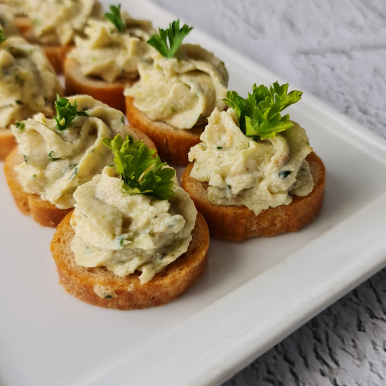 Canapé de ensalada de pollo | Las Hadas To Go