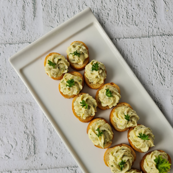 Canapé de ensalada de pollo | Las Hadas To Go